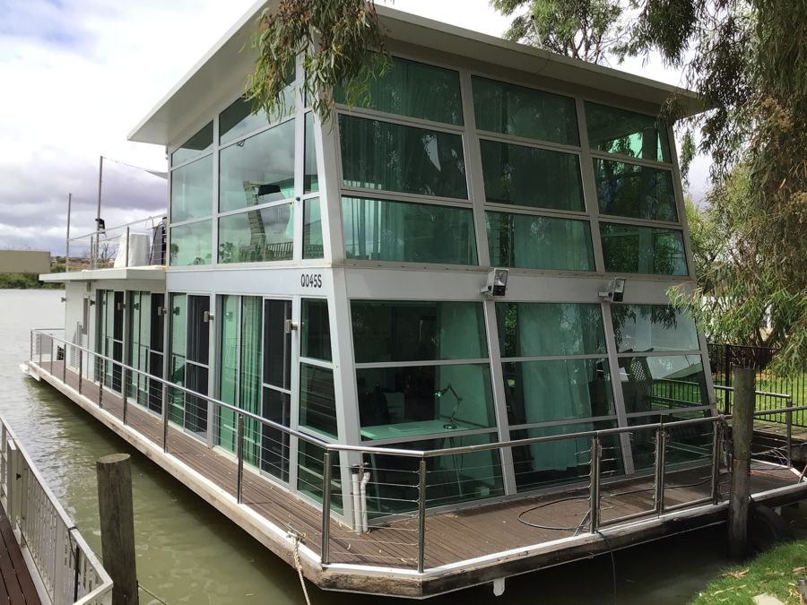 - 'The Glass Boat' Houseboat, Mannum > Statewide Property