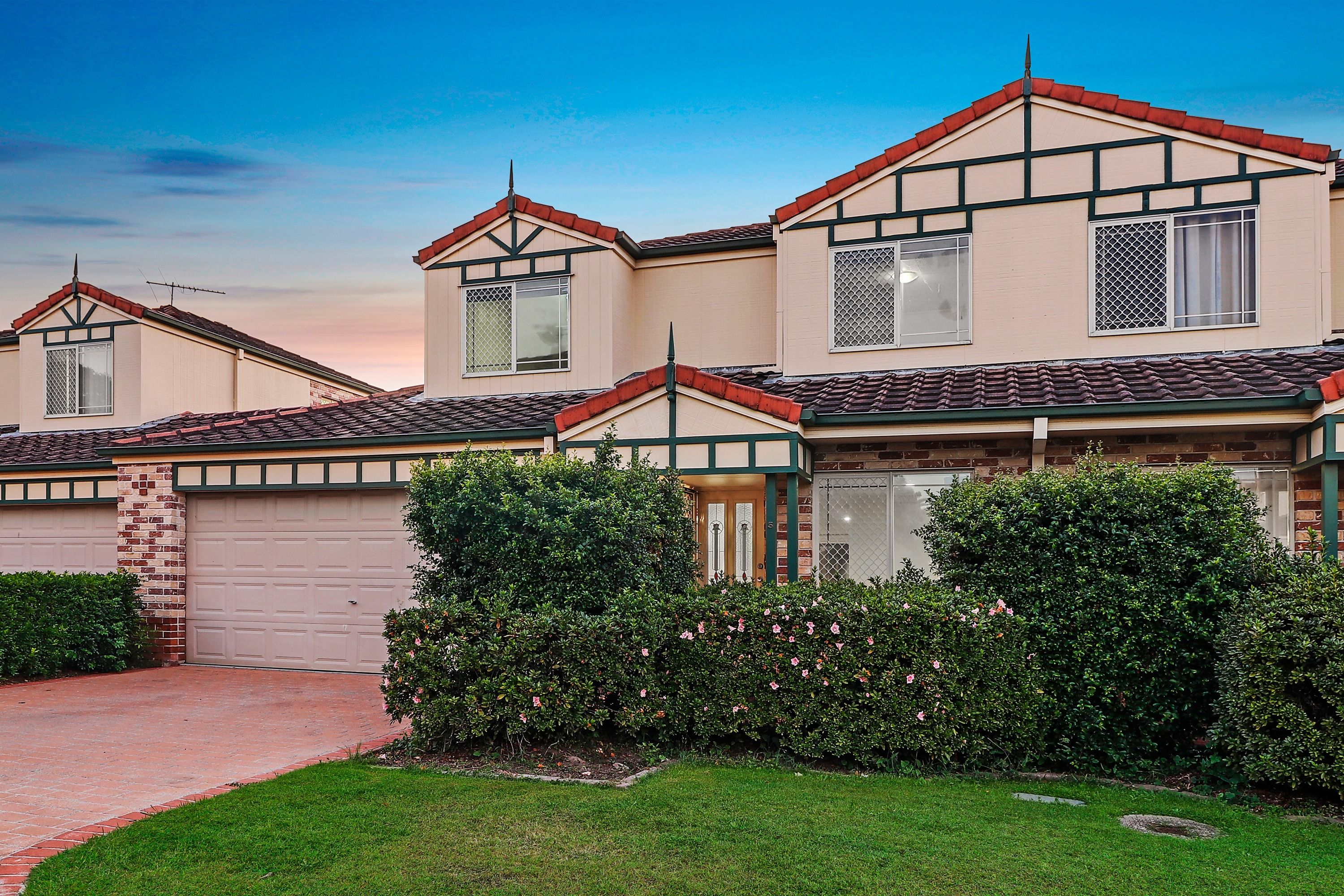 Huge Town House, 9 Hillview Street, Runcorn > Yong Real Estate - Corporate