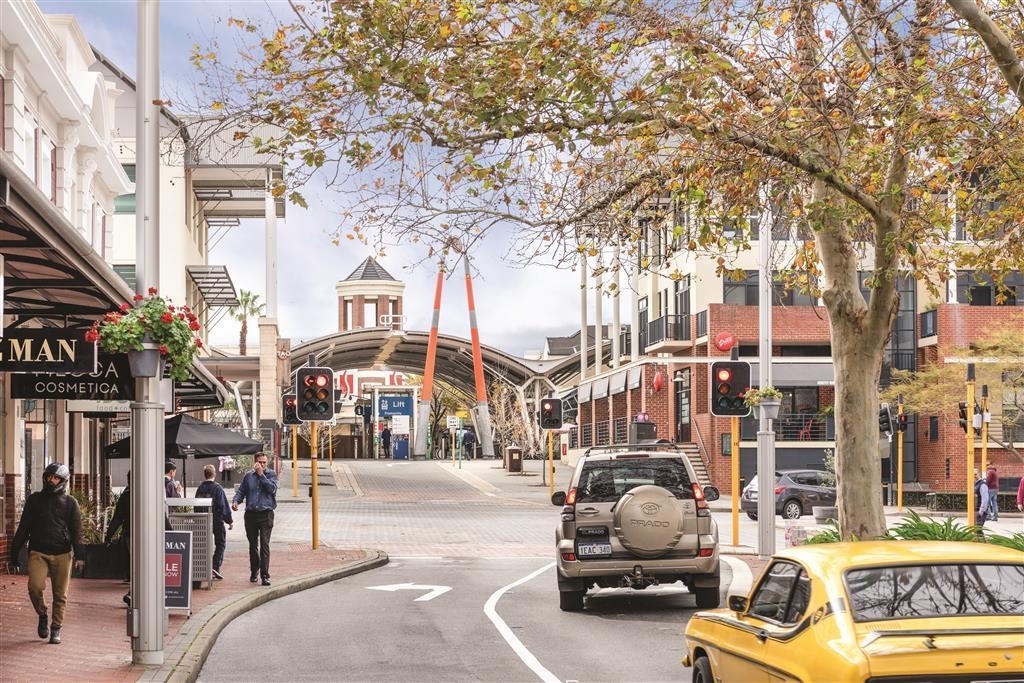 Starlight Property: Real Estate Agent Alfred Cove