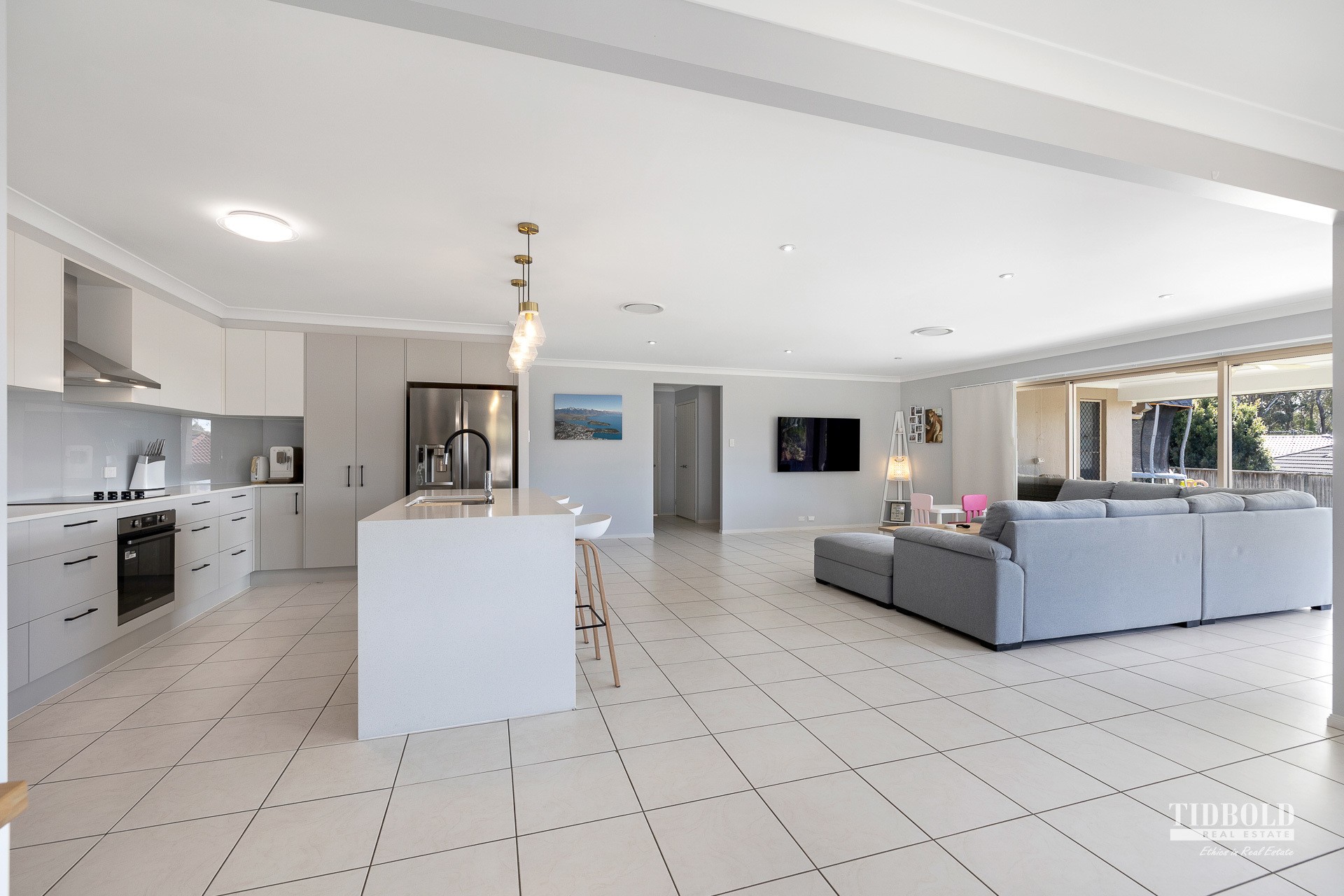 2 Kelby Close, Redland Bay > Tidbold Real Estate
